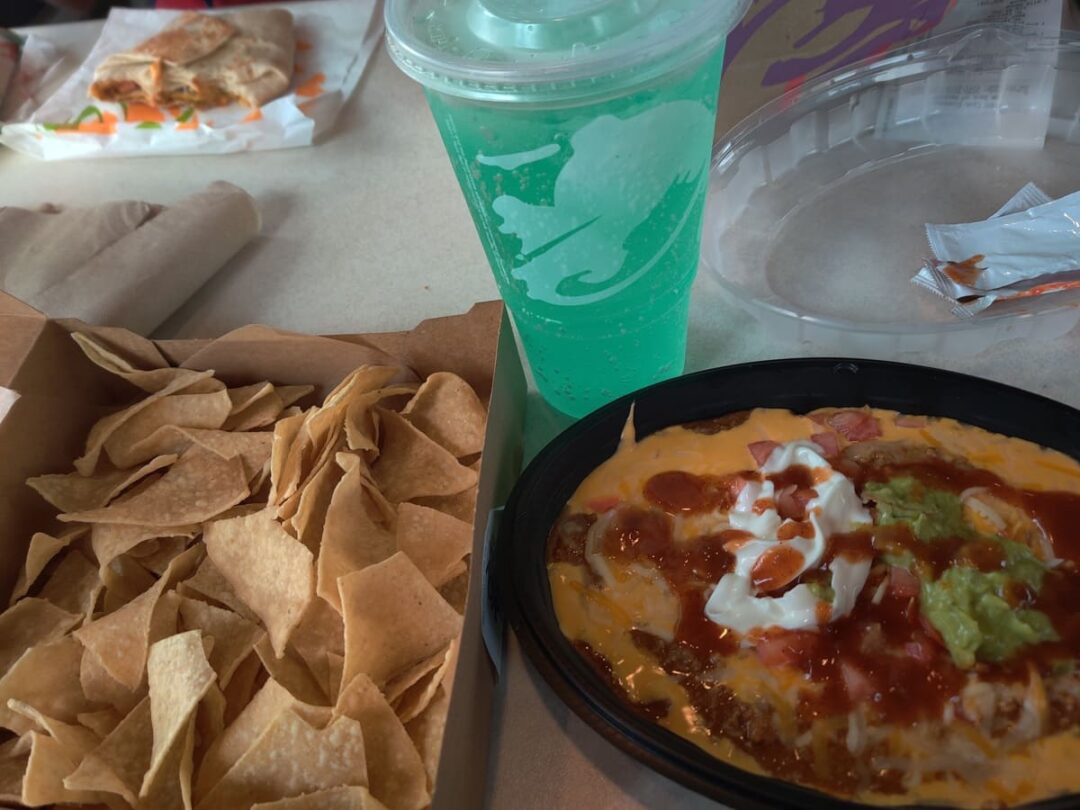 Taco Bell Serve Lunch